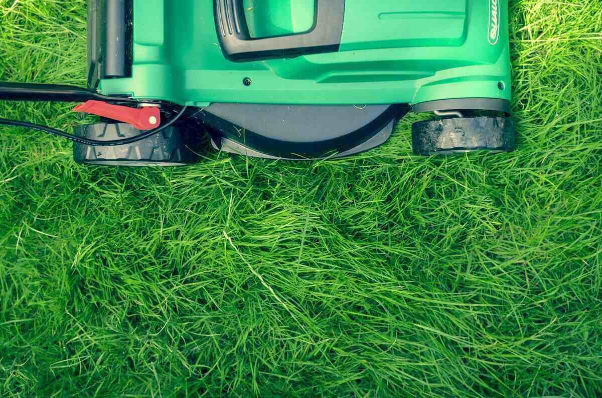 Car Grass Cutter Lawnmower Rain Sensor Zig zag High Efficient Mowing Pattern Pivot Razor Blades 