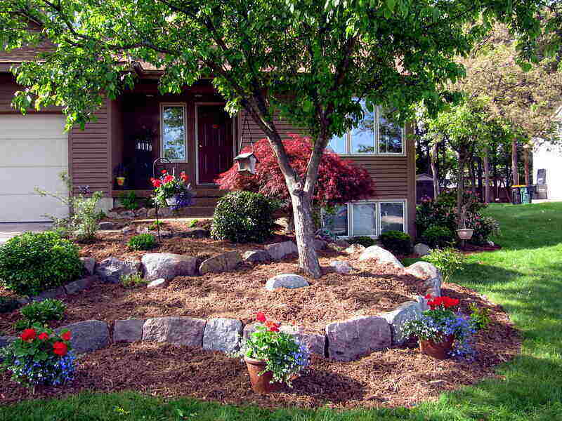 A Complete Guide to Landscaping With Boulders - LawnStarter
