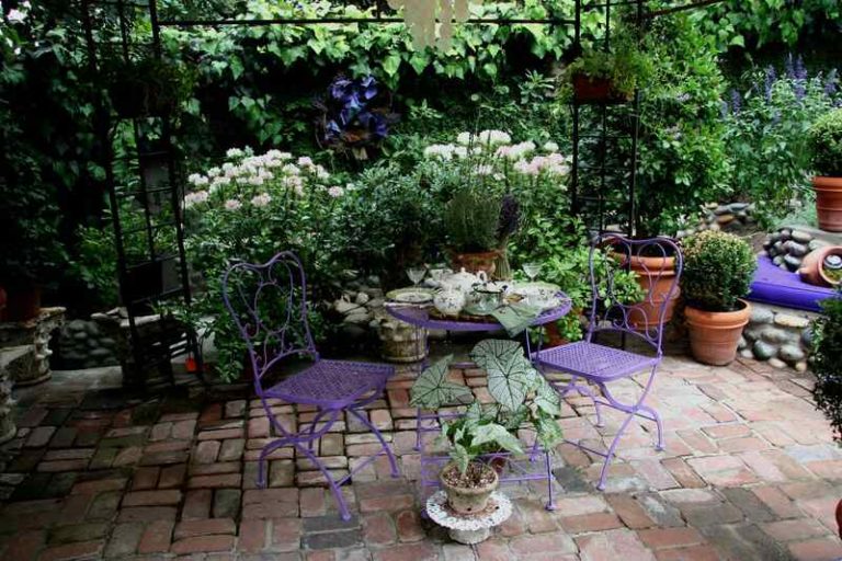 How to Terrace a Garden in Your Backyard