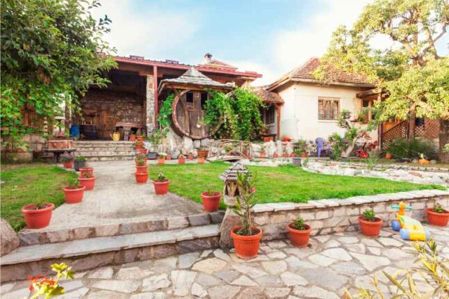 How to Terrace a Garden in Your Backyard