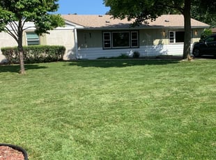 Woodstock, IL Lawn Care Service | Lawn Mowing from $19 | Rated Best 2022